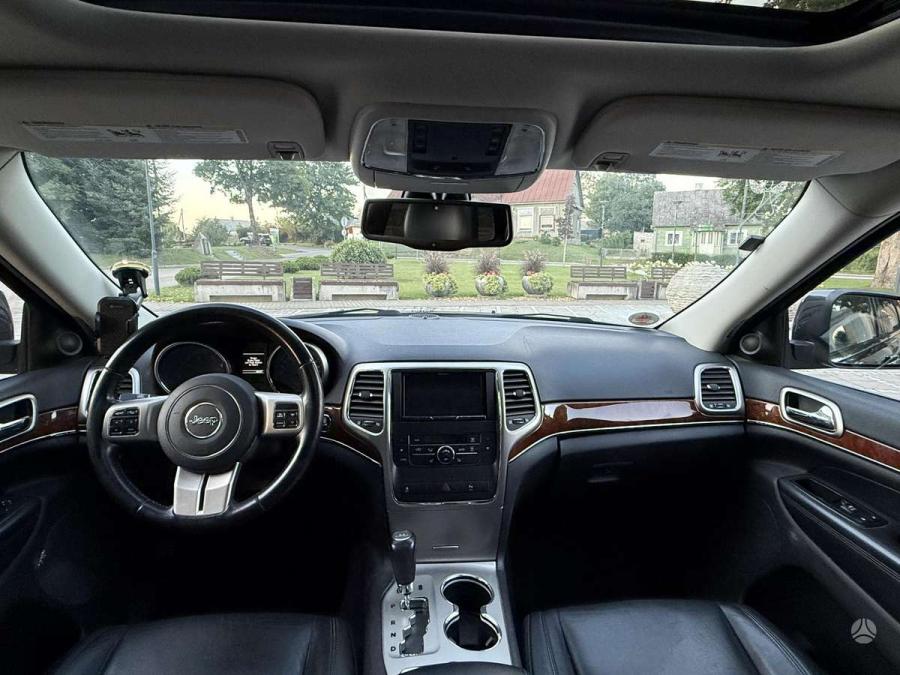 Grey Jeep Grand Cherokee 2012 in Raseiniai, with an engine capacity of 2.99 L and mileage of 226 thousand km for 8550 €, photo 18 on AUTOMOTO.COM.LV