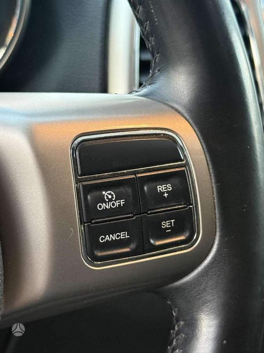Grey Jeep Grand Cherokee 2012 in Raseiniai, with an engine capacity of 2.99 L and mileage of 226 thousand km for 8550 €, photo 23 on AUTOMOTO.COM.LV