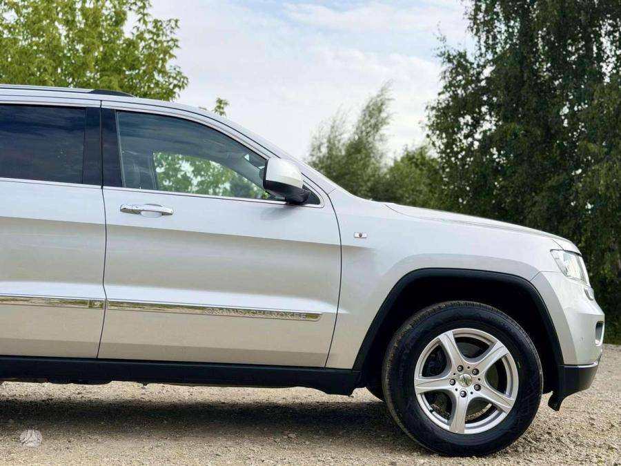 Pelēks Jeep Grand Cherokee 2012 Šauļi, ar dzinēja tilpumu 2.99 L un nobraukumu 166 tūkst. km par 10950 €, foto 11 vietnē AUTOMOTO.COM.LV