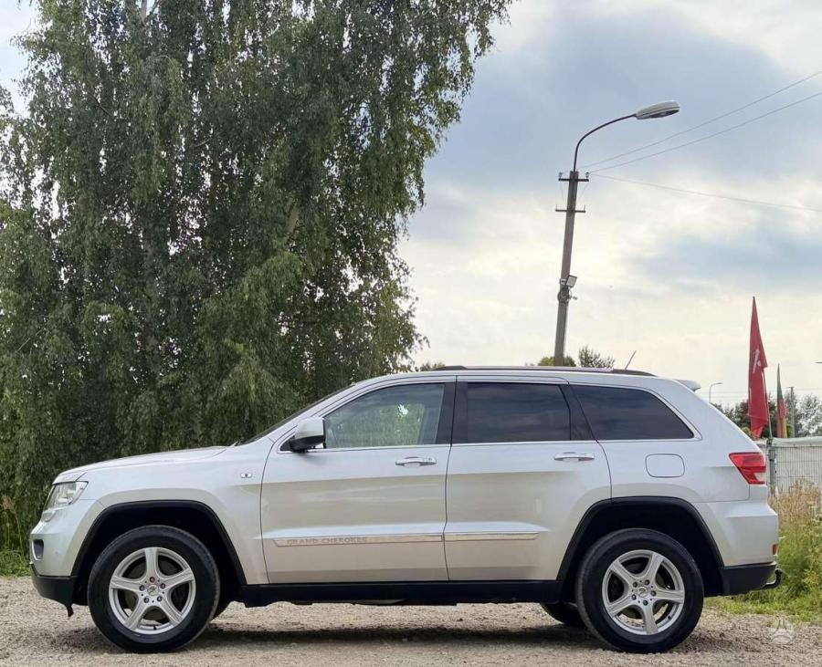 Pelēks Jeep Grand Cherokee 2012 Šauļi, ar dzinēja tilpumu 2.99 L un nobraukumu 166 tūkst. km par 10950 €, foto 14 vietnē AUTOMOTO.COM.LV
