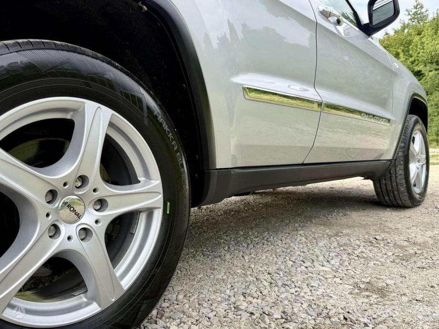 Pelēks Jeep Grand Cherokee 2012 Šauļi, ar dzinēja tilpumu 2.99 L un nobraukumu 166 tūkst. km par 10950 €, foto 17 vietnē AUTOMOTO.COM.LV