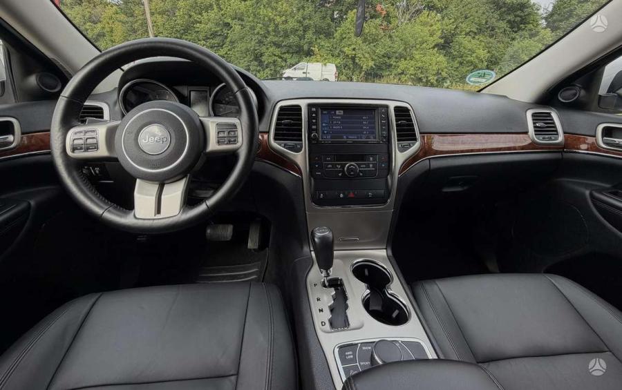 Pelēks Jeep Grand Cherokee 2012 Šauļi, ar dzinēja tilpumu 2.99 L un nobraukumu 166 tūkst. km par 10950 €, foto 29 vietnē AUTOMOTO.COM.LV