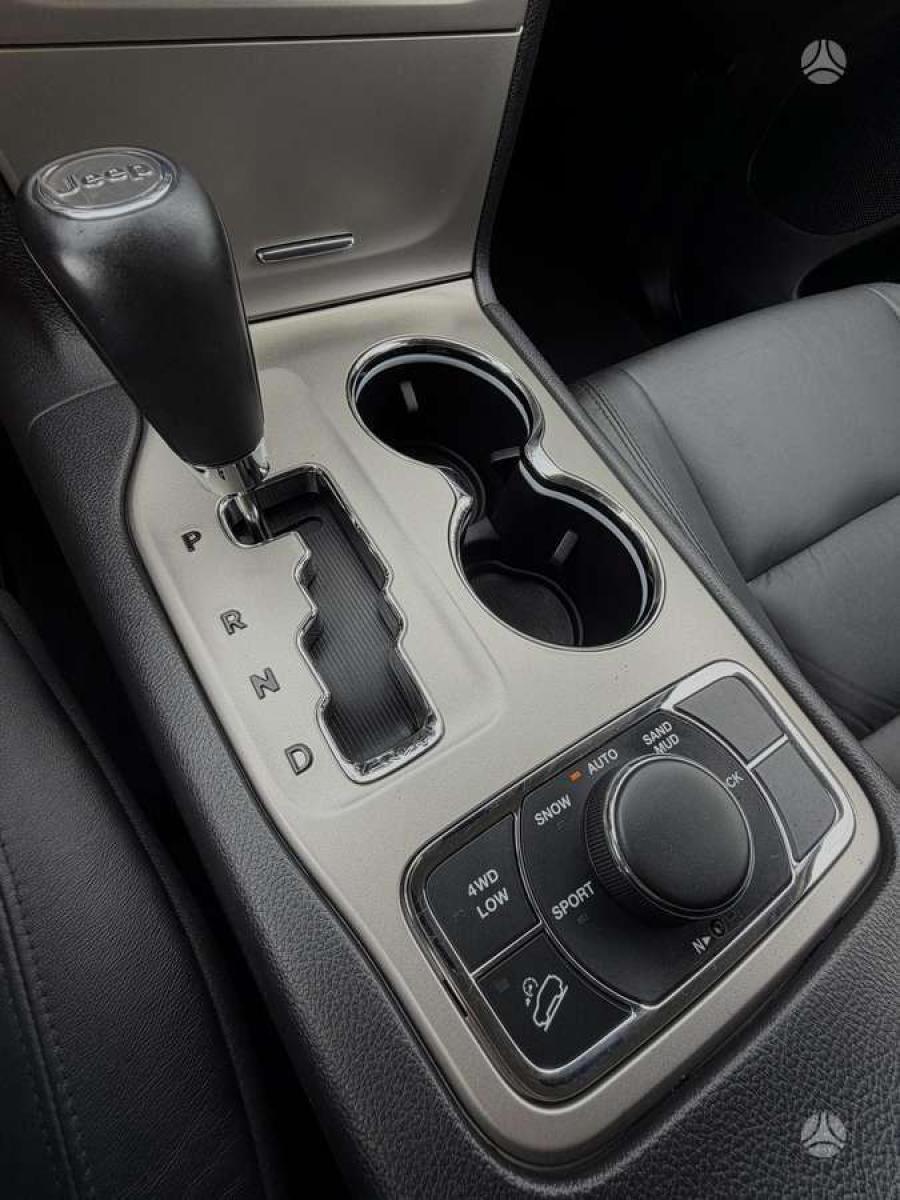 Pelēks Jeep Grand Cherokee 2012 Šauļi, ar dzinēja tilpumu 2.99 L un nobraukumu 166 tūkst. km par 10950 €, foto 39 vietnē AUTOMOTO.COM.LV