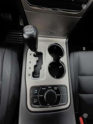 Pelēks Jeep Grand Cherokee 2012 Šauļi, ar dzinēja tilpumu 2.99 L un nobraukumu 166 tūkst. km par 10950 €, foto 40 vietnē AUTOMOTO.COM.LV