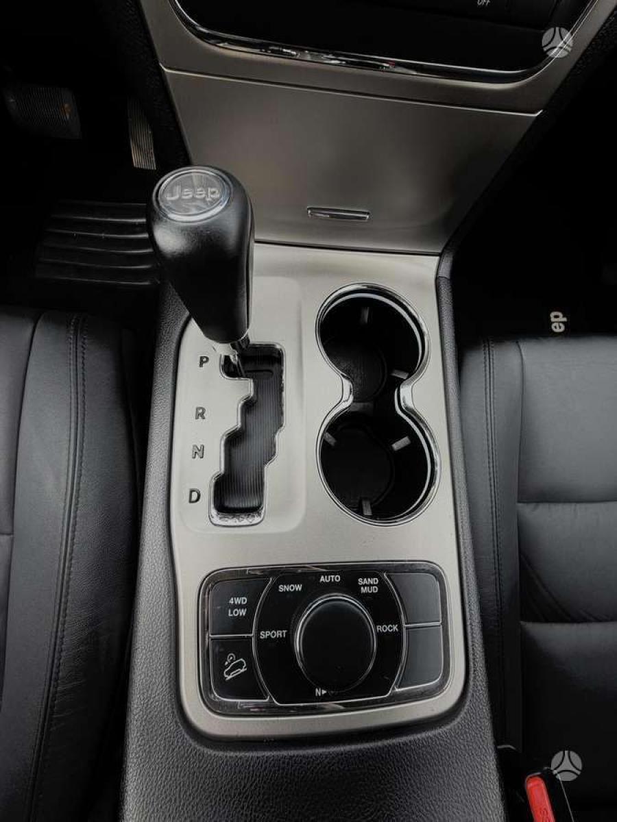 Pelēks Jeep Grand Cherokee 2012 Šauļi, ar dzinēja tilpumu 2.99 L un nobraukumu 166 tūkst. km par 10950 €, foto 40 vietnē AUTOMOTO.COM.LV