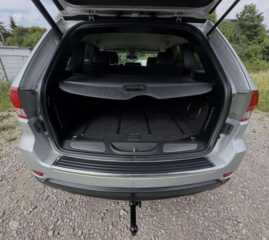 Pelēks Jeep Grand Cherokee 2012 Šauļi, ar dzinēja tilpumu 2.99 L un nobraukumu 166 tūkst. km par 10950 €, foto 47 vietnē AUTOMOTO.COM.LV