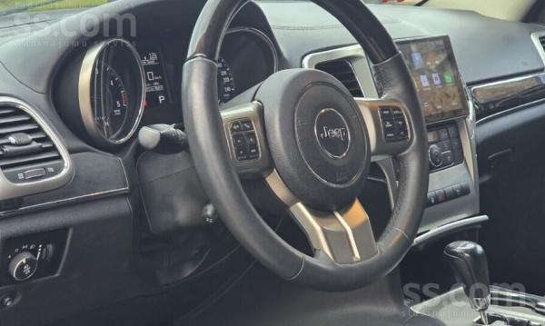Grey Jeep Grand Cherokee 2012 in Liepaja, with an engine capacity of 3.00 L and mileage of 345 thousand km for 9650 €, photo 7 on AUTOMOTO.COM.LV