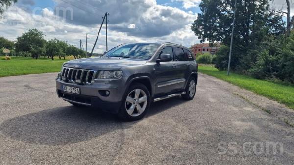 Grey Jeep Grand Cherokee 2012 in Liepaja, with an engine capacity of 3.00 L and mileage of 345 thousand km for 9650 €, photo 1 on AUTOMOTO.COM.LV