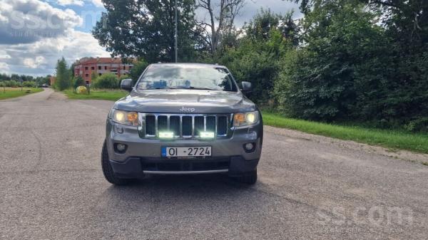 Grey Jeep Grand Cherokee 2012 in Liepaja, with an engine capacity of 3.00 L and mileage of 345 thousand km for 9650 €, photo 5 on AUTOMOTO.COM.LV