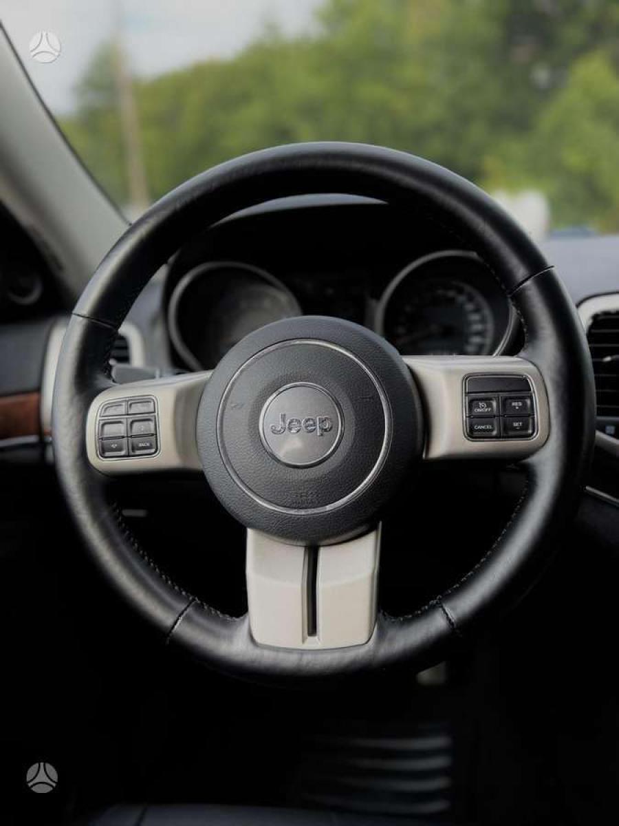 Pelēks Jeep Grand Cherokee 2012 Šauļi, ar dzinēja tilpumu 2.99 L un nobraukumu 166 tūkst. km par 10950 €, foto 26 vietnē AUTOMOTO.COM.LV