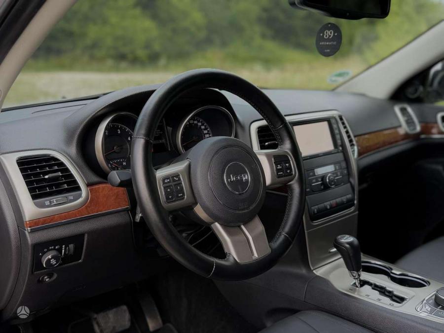 Pelēks Jeep Grand Cherokee 2012 Šauļi, ar dzinēja tilpumu 2.99 L un nobraukumu 166 tūkst. km par 10950 €, foto 28 vietnē AUTOMOTO.COM.LV