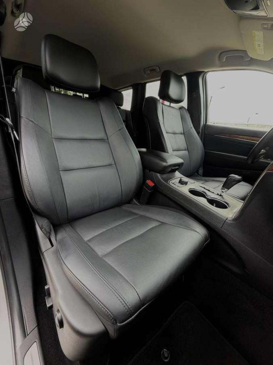 Pelēks Jeep Grand Cherokee 2012 Šauļi, ar dzinēja tilpumu 2.99 L un nobraukumu 166 tūkst. km par 10950 €, foto 32 vietnē AUTOMOTO.COM.LV