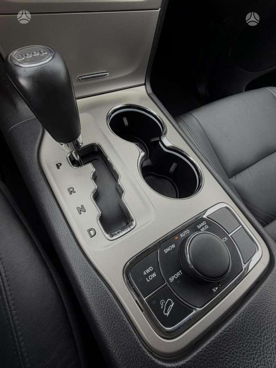 Pelēks Jeep Grand Cherokee 2012 Šauļi, ar dzinēja tilpumu 2.99 L un nobraukumu 166 tūkst. km par 10950 €, foto 39 vietnē AUTOMOTO.COM.LV