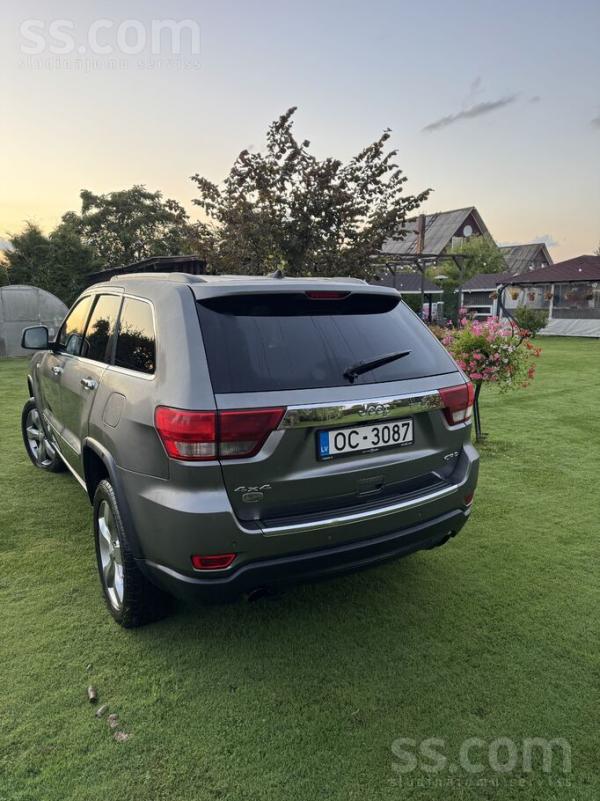 Grey Jeep Grand Cherokee 2012 in Ogre, with an engine capacity of 3.00 L and mileage of 269 thousand km for 8500 €, photo 5 on AUTOMOTO.COM.LV