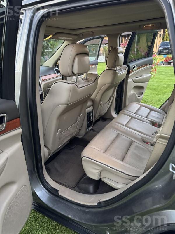 Grey Jeep Grand Cherokee 2012 in Ogre, with an engine capacity of 3.00 L and mileage of 269 thousand km for 8500 €, photo 10 on AUTOMOTO.COM.LV