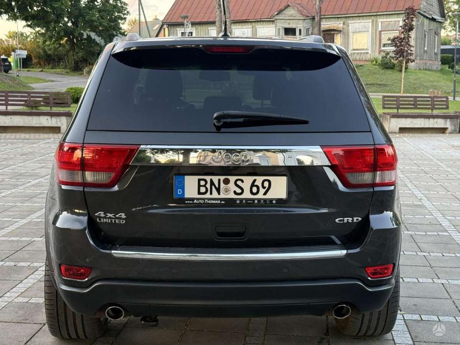 Grey Jeep Grand Cherokee 2012 in Raseiniai, with an engine capacity of 2.99 L and mileage of 226 thousand km for 8350 €, photo 5 on AUTOMOTO.COM.LV