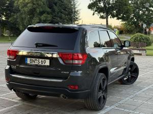 Grey Jeep Grand Cherokee 2012 in Raseiniai, with an engine capacity of 2.99 L and mileage of 226 thousand km for 8350 €, photo 6 on AUTOMOTO.COM.LV