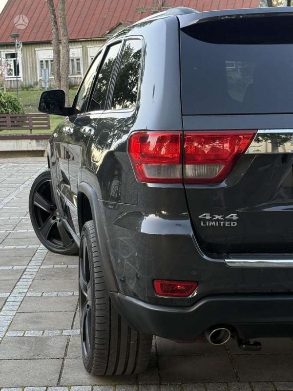 Pelēks Jeep Grand Cherokee 2012 Raseiniai, ar dzinēja tilpumu 2.99 L un nobraukumu 226 tūkst. km par 8350 €, foto 9 vietnē AUTOMOTO.COM.LV