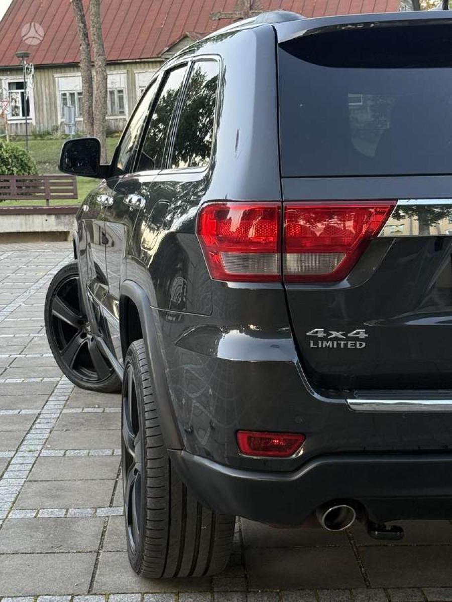 Grey Jeep Grand Cherokee 2012 in Raseiniai, with an engine capacity of 2.99 L and mileage of 226 thousand km for 8350 €, photo 9 on AUTOMOTO.COM.LV