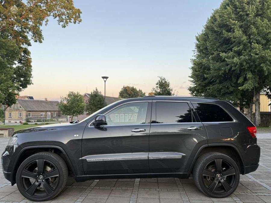 Grey Jeep Grand Cherokee 2012 in Raseiniai, with an engine capacity of 2.99 L and mileage of 226 thousand km for 8350 €, photo 14 on AUTOMOTO.COM.LV