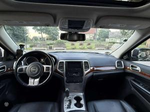 Grey Jeep Grand Cherokee 2012 in Raseiniai, with an engine capacity of 2.99 L and mileage of 226 thousand km for 8350 €, photo 15 on AUTOMOTO.COM.LV