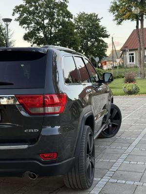 Grey Jeep Grand Cherokee 2012 in Raseiniai, with an engine capacity of 2.99 L and mileage of 226 thousand km for 8350 €, photo 38 on AUTOMOTO.COM.LV
