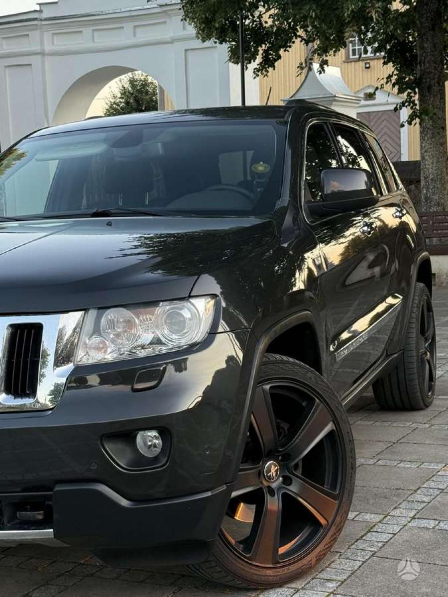 Grey Jeep Grand Cherokee 2012 in Raseiniai, with an engine capacity of 2.99 L and mileage of 226 thousand km for 8350 €, photo 40 on AUTOMOTO.COM.LV