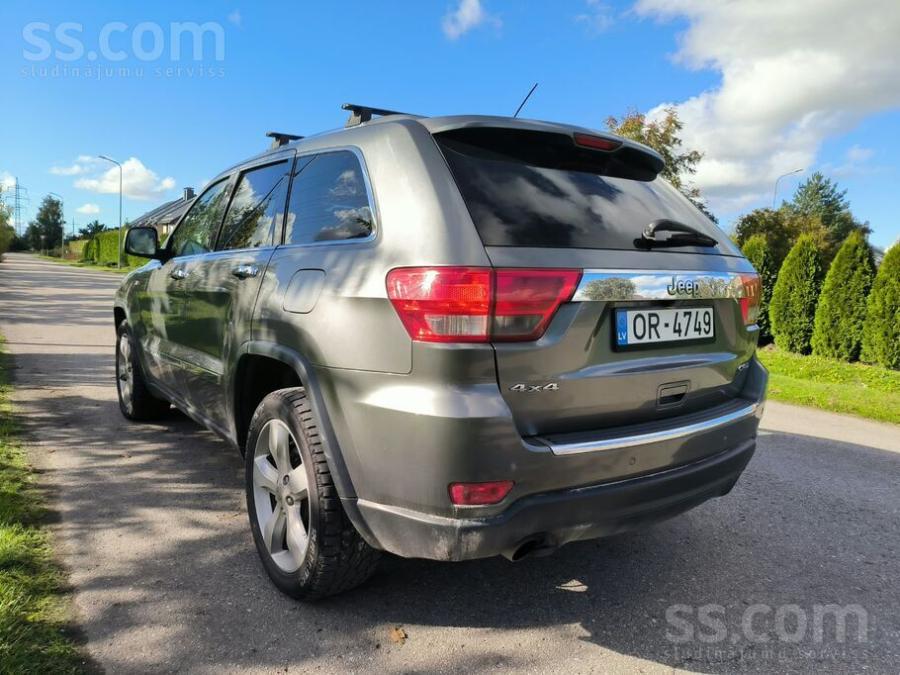 Pelēks Jeep Grand Cherokee 2012 Rīga, ar dzinēja tilpumu 3.00 L un nobraukumu 357 tūkst. km par 7900 €, foto 4 vietnē AUTOMOTO.COM.LV