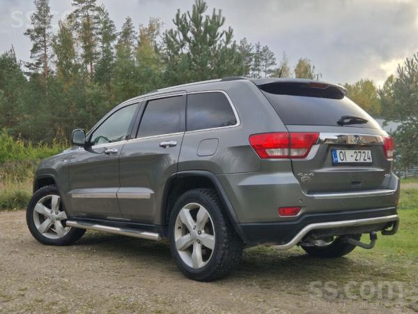 Pelēks Jeep Grand Cherokee 2012 Rīga, ar dzinēja tilpumu 3.00 L un nobraukumu 345 tūkst. km par 7500 €, foto 5 vietnē AUTOMOTO.COM.LV