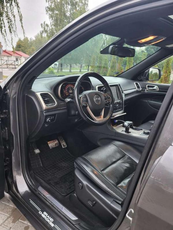Grey Jeep Grand Cherokee 2013 in Kaunas, with an engine capacity of 2.99 L and mileage of 250 thousand km for 13200 €, photo 11 on AUTOMOTO.COM.LV