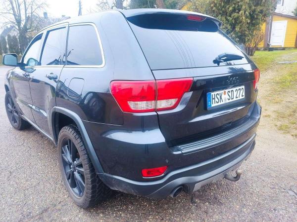 Pelēks Jeep Grand Cherokee 2013 Utena, ar dzinēja tilpumu 2.99 L un nobraukumu 297 tūkst. km par 8300 €, foto 2 vietnē AUTOMOTO.COM.LV