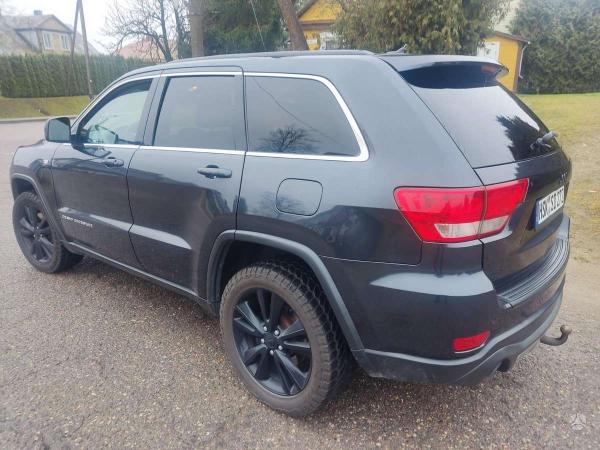 Pelēks Jeep Grand Cherokee 2013 Utena, ar dzinēja tilpumu 2.99 L un nobraukumu 297 tūkst. km par 8300 €, foto 6 vietnē AUTOMOTO.COM.LV