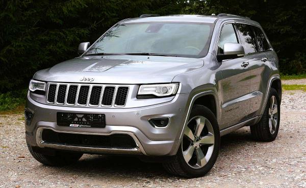 Pelēks Jeep Grand Cherokee 2013 Kretinga, ar dzinēja tilpumu 2.99 L un nobraukumu 198 tūkst. km par 14499 €, foto 1 vietnē AUTOMOTO.COM.LV