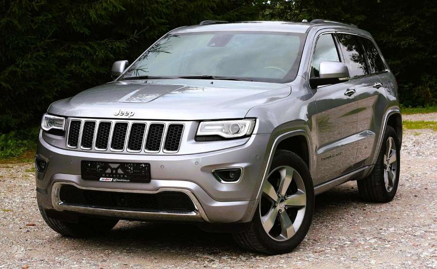 Grey Jeep Grand Cherokee 2013 in Kretinga, with an engine capacity of 2.99 L and mileage of 198 thousand km for 14499 €, photo 1 on AUTOMOTO.COM.LV