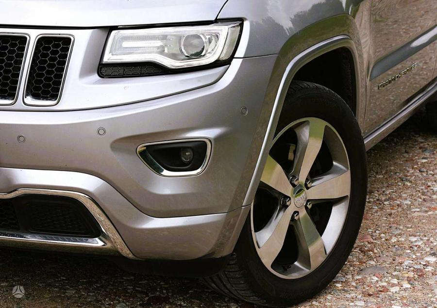 Grey Jeep Grand Cherokee 2013 in Kretinga, with an engine capacity of 2.99 L and mileage of 198 thousand km for 14499 €, photo 3 on AUTOMOTO.COM.LV