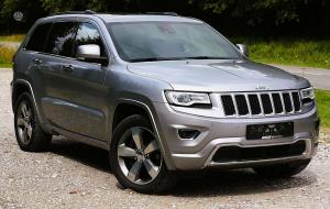 Grey Jeep Grand Cherokee 2013 in Kretinga, with an engine capacity of 2.99 L and mileage of 198 thousand km for 14499 €, photo 7 on AUTOMOTO.COM.LV