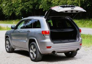Grey Jeep Grand Cherokee 2013 in Kretinga, with an engine capacity of 2.99 L and mileage of 198 thousand km for 14499 €, photo 16 on AUTOMOTO.COM.LV