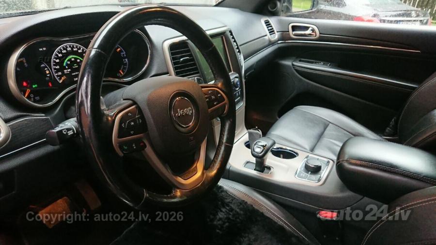 Pelēks Jeep Grand Cherokee 2013 Tallina, ar dzinēja tilpumu 3.00 L un nobraukumu 252 tūkst. km par 16800 €, foto 7 vietnē AUTOMOTO.COM.LV