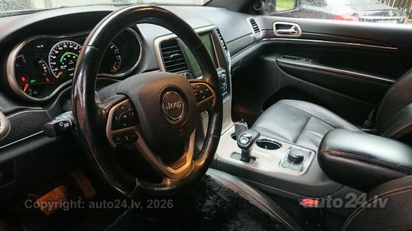 Grey Jeep Grand Cherokee 2013 in Tallinn, with an engine capacity of 3.00 L and mileage of 252 thousand km for 16800 €, photo 7 on AUTOMOTO.COM.LV