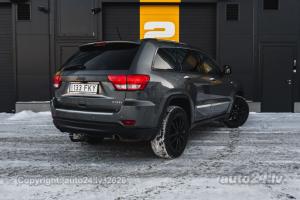 Grey Jeep Grand Cherokee 2013 in Tallinn, with an engine capacity of 3.00 L and mileage of 293 thousand km for 8499 €, photo 4 on AUTOMOTO.COM.LV