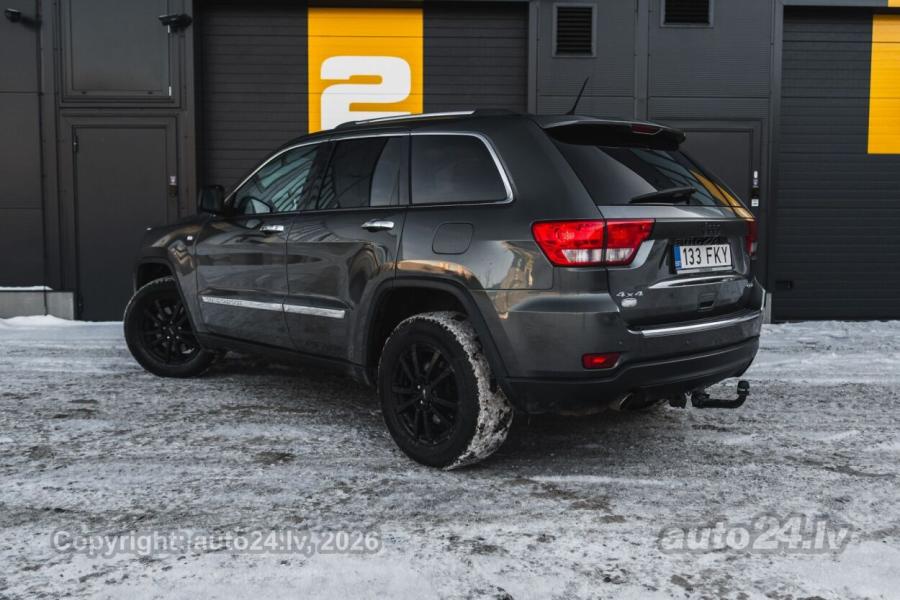 Grey Jeep Grand Cherokee 2013 in Tallinn, with an engine capacity of 3.00 L and mileage of 293 thousand km for 8499 €, photo 5 on AUTOMOTO.COM.LV