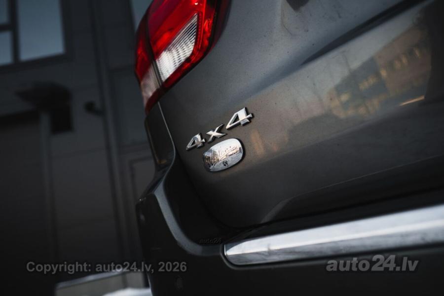 Grey Jeep Grand Cherokee 2013 in Tallinn, with an engine capacity of 3.00 L and mileage of 293 thousand km for 8499 €, photo 6 on AUTOMOTO.COM.LV