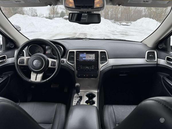 Grey Jeep Grand Cherokee 2013 in Panevezys, with an engine capacity of 2.99 L and mileage of 150 thousand km for 9300 €, photo 4 on AUTOMOTO.COM.LV