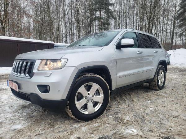 Grey Jeep Grand Cherokee 2013 in Vilnius, with an engine capacity of 2.99 L and mileage of 350 thousand km for 6200 €, photo 1 on AUTOMOTO.COM.LV