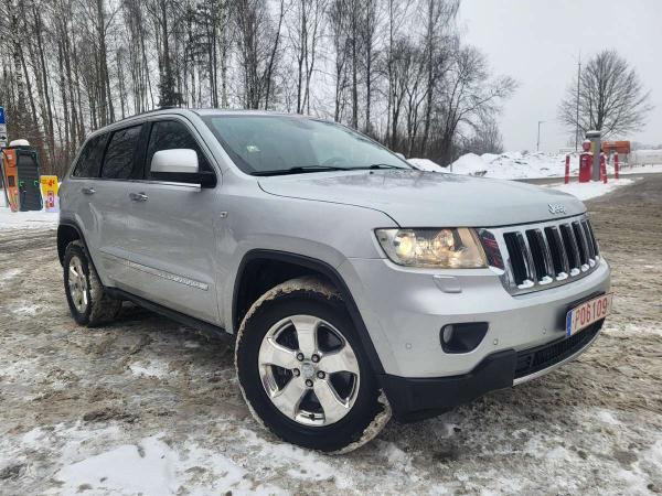 Grey Jeep Grand Cherokee 2013 in Vilnius, with an engine capacity of 2.99 L and mileage of 350 thousand km for 6200 €, photo 2 on AUTOMOTO.COM.LV