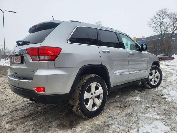 Grey Jeep Grand Cherokee 2013 in Vilnius, with an engine capacity of 2.99 L and mileage of 350 thousand km for 6200 €, photo 3 on AUTOMOTO.COM.LV