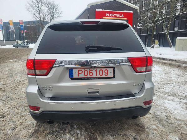 Grey Jeep Grand Cherokee 2013 in Vilnius, with an engine capacity of 2.99 L and mileage of 350 thousand km for 6200 €, photo 5 on AUTOMOTO.COM.LV