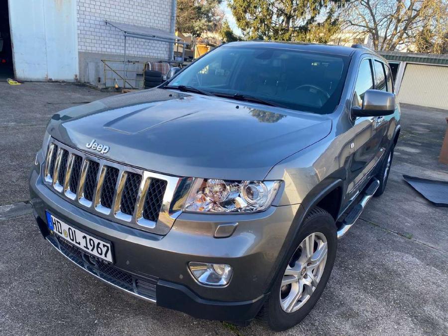 Pelēks Jeep Grand Cherokee 2013 Utena, ar dzinēja tilpumu 2.99 L un nobraukumu 184 tūkst. km par 9200 €, foto 1 vietnē AUTOMOTO.COM.LV