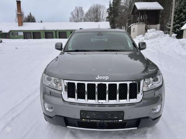 Grey Jeep Grand Cherokee 2013 in Utena, with an engine capacity of 2.99 L and mileage of 184 thousand km for 9200 €, photo 3 on AUTOMOTO.COM.LV