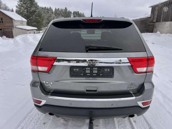 Grey Jeep Grand Cherokee 2013 in Utena, with an engine capacity of 2.99 L and mileage of 184 thousand km for 9200 €, photo 4 on AUTOMOTO.COM.LV